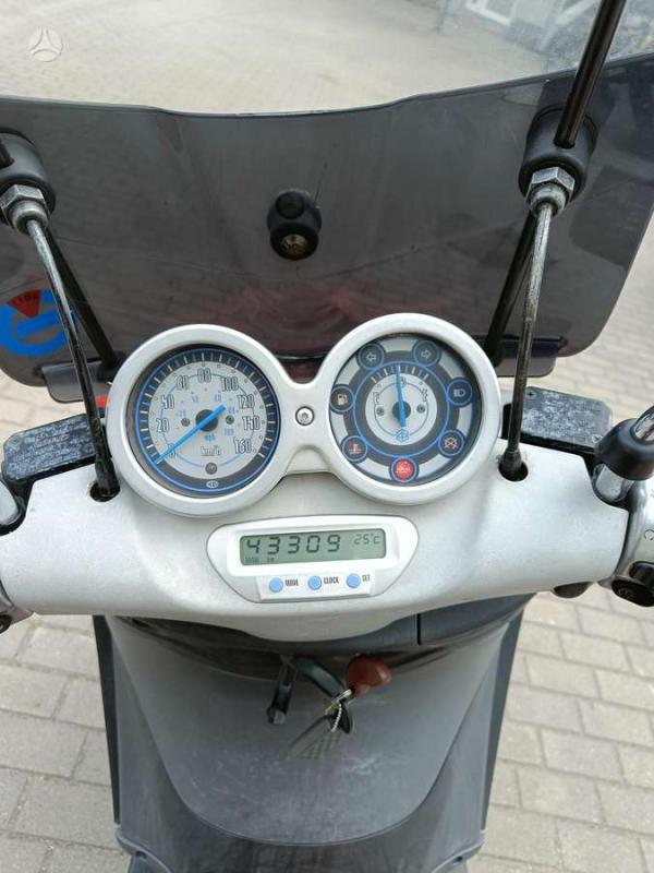 Piaggio Beverly 2001 в Вильнюс, объемом двигателя 0.20 л и пробегом 43 тыс. км за 650 €, фото 5 на AUTOMOTO.COM.LV