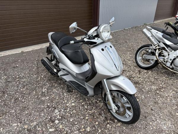 Piaggio Beverly 2004 in Kelme, with an engine capacity of 0.46 L and mileage of 22 thousand km for 815 €, photo 1 on AUTOMOTO.COM.LV