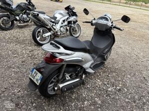 Piaggio Beverly 2004 Kelmė, ar dzinēja tilpumu 0.46 L un nobraukumu 22 tūkst. km par 815 €, foto 4 vietnē AUTOMOTO.COM.LV
