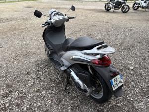 Piaggio Beverly 2004 Kelmė, ar dzinēja tilpumu 0.46 L un nobraukumu 22 tūkst. km par 815 €, foto 5 vietnē AUTOMOTO.COM.LV