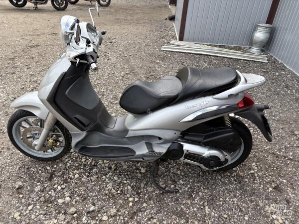 Piaggio Beverly 2004 in Kelme, with an engine capacity of 0.46 L and mileage of 22 thousand km for 815 €, photo 5 on AUTOMOTO.COM.LV