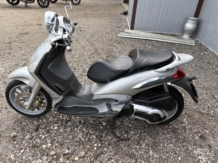 Piaggio Beverly 2004 Kelmė, ar dzinēja tilpumu 0.46 L un nobraukumu 22 tūkst. km par 815 €, foto 6 vietnē AUTOMOTO.COM.LV