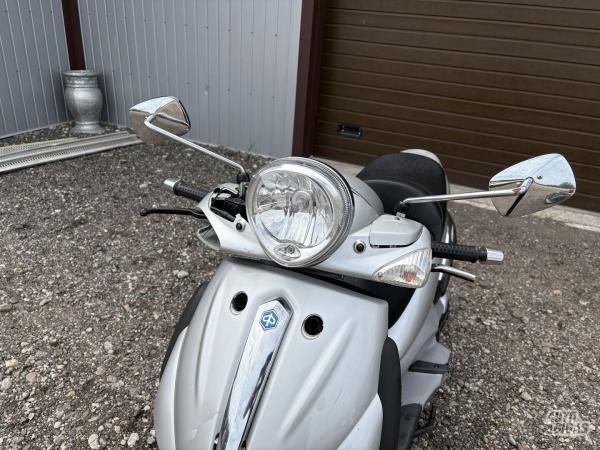 Piaggio Beverly 2004 in Kelme, with an engine capacity of 0.46 L and mileage of 22 thousand km for 815 €, photo 7 on AUTOMOTO.COM.LV