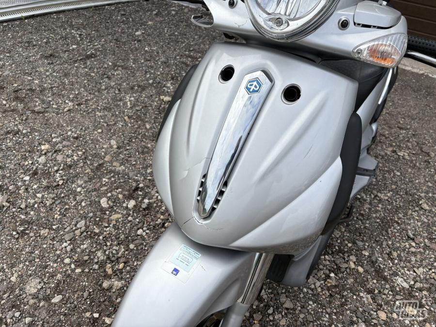 Piaggio Beverly 2004 Kelmė, ar dzinēja tilpumu 0.46 L un nobraukumu 22 tūkst. km par 815 €, foto 9 vietnē AUTOMOTO.COM.LV