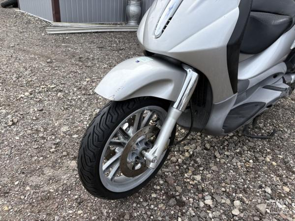 Piaggio Beverly 2004 in Kelme, with an engine capacity of 0.46 L and mileage of 22 thousand km for 815 €, photo 9 on AUTOMOTO.COM.LV