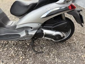 Piaggio Beverly 2004 Kelmė, ar dzinēja tilpumu 0.46 L un nobraukumu 22 tūkst. km par 815 €, foto 11 vietnē AUTOMOTO.COM.LV