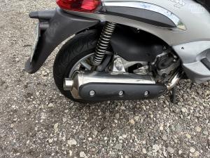 Piaggio Beverly 2004 Kelmė, ar dzinēja tilpumu 0.46 L un nobraukumu 22 tūkst. km par 815 €, foto 13 vietnē AUTOMOTO.COM.LV
