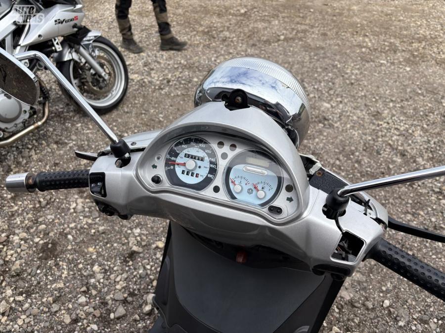 Piaggio Beverly 2004 Kelmė, ar dzinēja tilpumu 0.46 L un nobraukumu 22 tūkst. km par 815 €, foto 15 vietnē AUTOMOTO.COM.LV