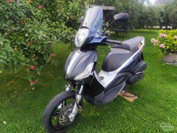 Piaggio Beverly 2012 Pasvalys, ar dzinēja tilpumu 0.33 L un nobraukumu 18 tūkst. km par 399 €, foto 3 vietnē AUTOMOTO.COM.LV