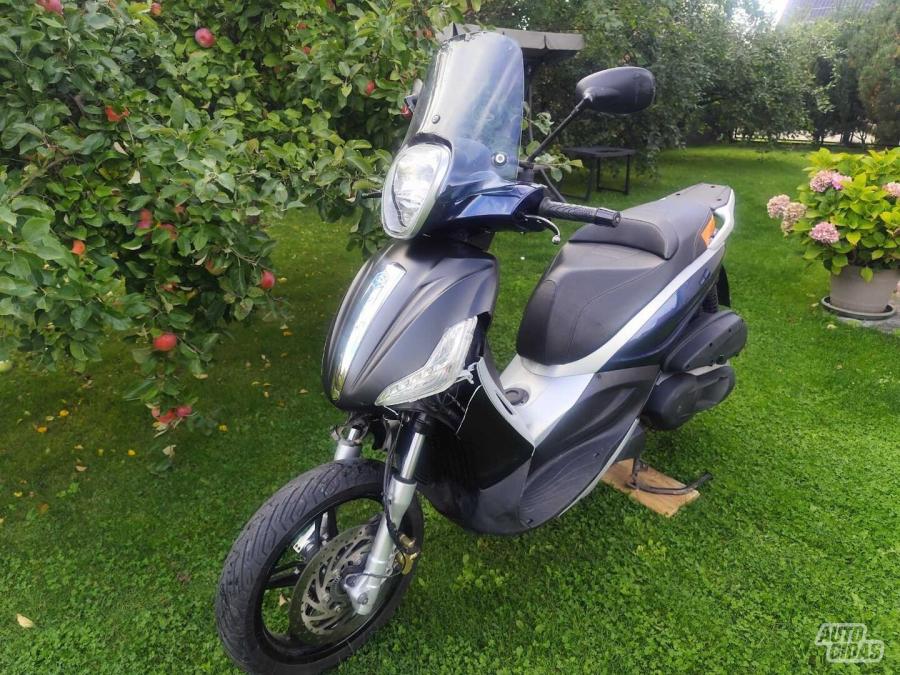 Piaggio Beverly 2012 in Pasvalys, with an engine capacity of 0.33 L and mileage of 18 thousand km for 399 €, photo 3 on AUTOMOTO.COM.LV
