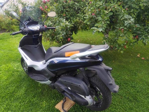Piaggio Beverly 2012 Pasvalys, ar dzinēja tilpumu 0.33 L un nobraukumu 18 tūkst. km par 399 €, foto 5 vietnē AUTOMOTO.COM.LV