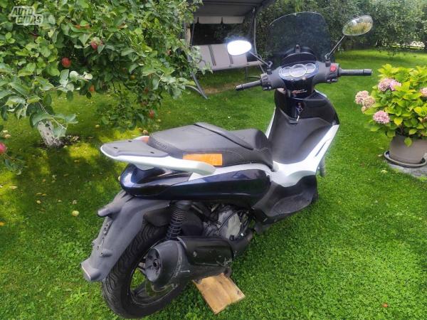 Piaggio Beverly 2012 Pasvalys, ar dzinēja tilpumu 0.33 L un nobraukumu 18 tūkst. km par 399 €, foto 7 vietnē AUTOMOTO.COM.LV