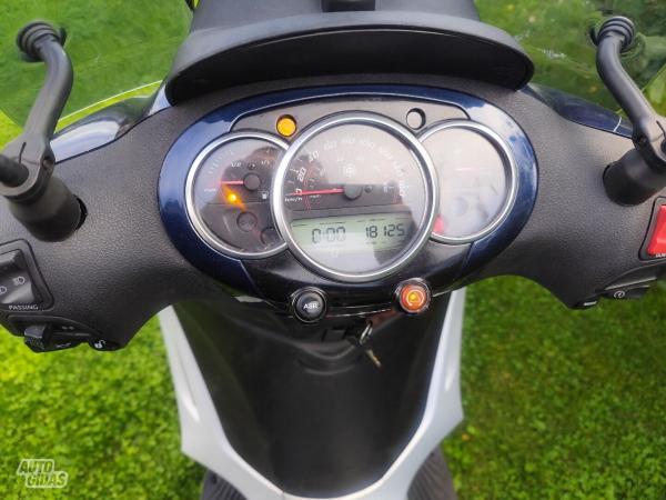 Piaggio Beverly 2012 Pasvalys, ar dzinēja tilpumu 0.33 L un nobraukumu 18 tūkst. km par 399 €, foto 8 vietnē AUTOMOTO.COM.LV