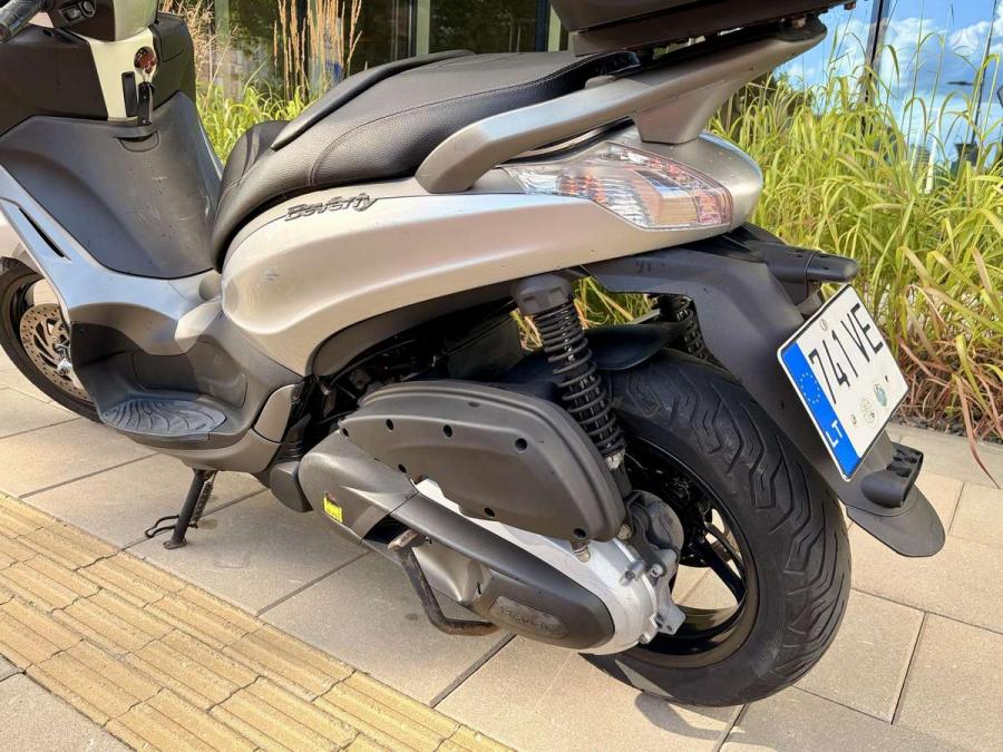Piaggio Beverly 2013 in Vilnius, with an engine capacity of 0.33 L and mileage of 27 thousand km for 1500 €, photo 9 on AUTOMOTO.COM.LV