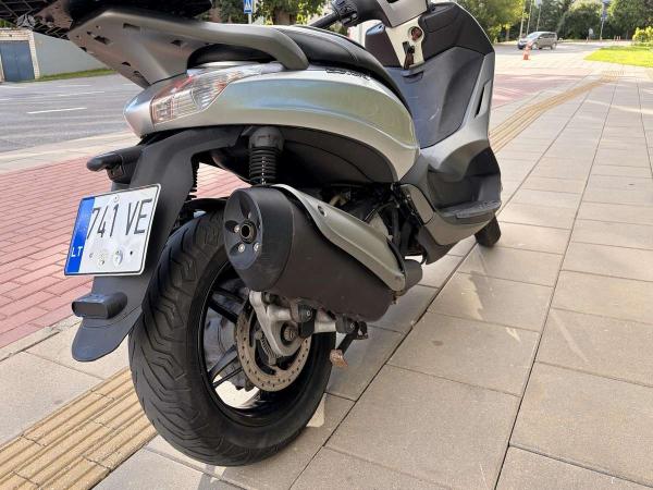 Piaggio Beverly 2013 in Vilnius, with an engine capacity of 0.33 L and mileage of 27 thousand km for 1500 €, photo 9 on AUTOMOTO.COM.LV