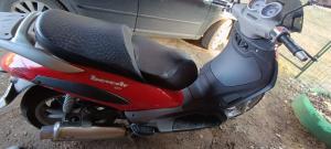 Sarkans Piaggio Beverly 2005 Alīta, ar dzinēja tilpumu 0.12 L un nobraukumu 22 tūkst. km par 800 €, foto 5 vietnē AUTOMOTO.COM.LV