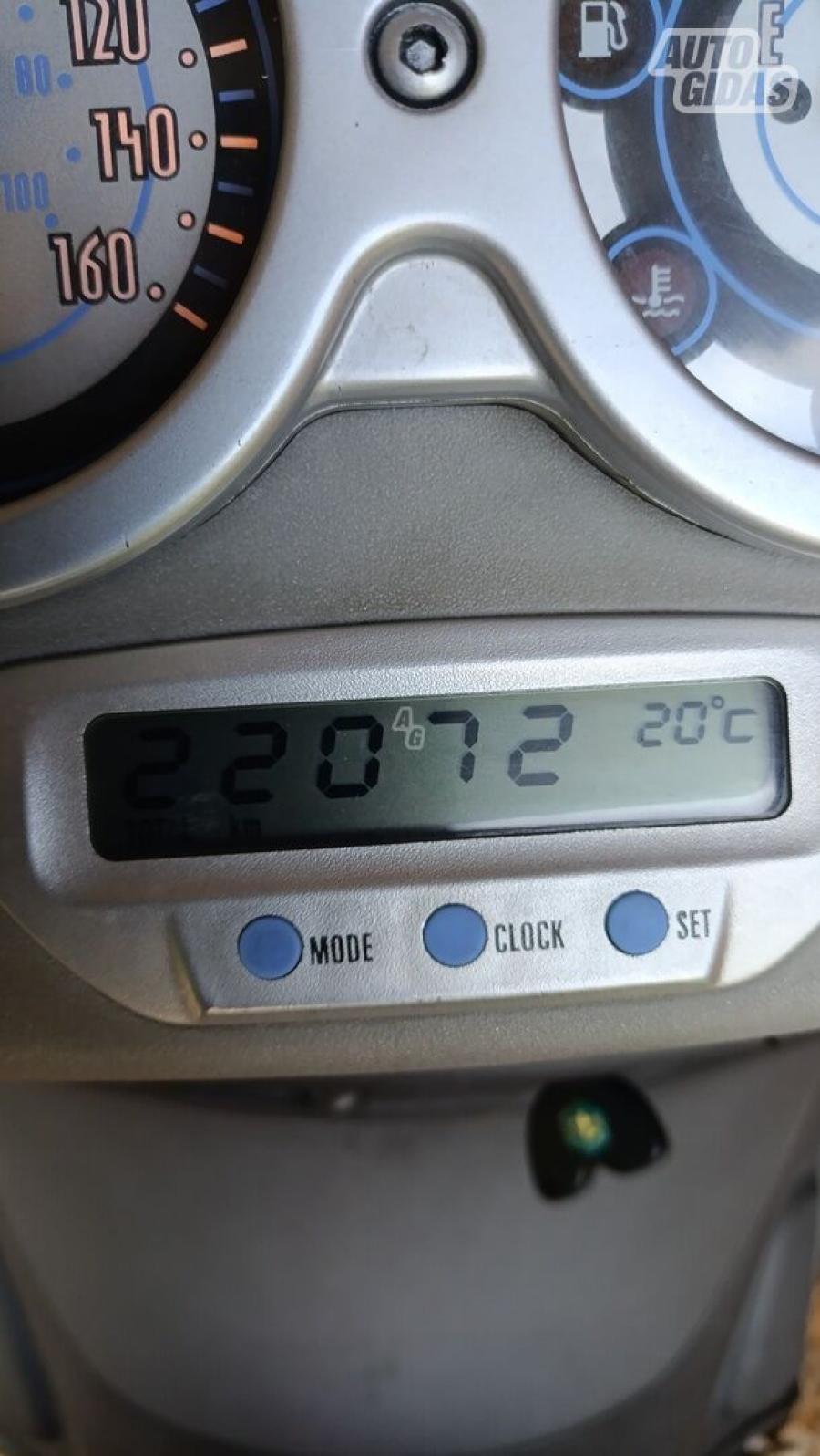 Sarkans Piaggio Beverly 2005 Alīta, ar dzinēja tilpumu 0.12 L un nobraukumu 22 tūkst. km par 800 €, foto 9 vietnē AUTOMOTO.COM.LV