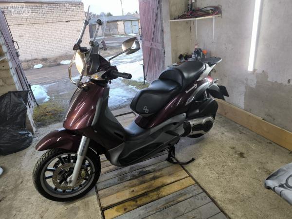 Violets Piaggio Beverly 2004 Molėtai, ar dzinēja tilpumu 0.46 L un nobraukumu 48 tūkst. km par 1200 €, foto 1 vietnē AUTOMOTO.COM.LV