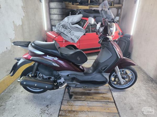 Violets Piaggio Beverly 2004 Molėtai, ar dzinēja tilpumu 0.46 L un nobraukumu 48 tūkst. km par 1200 €, foto 5 vietnē AUTOMOTO.COM.LV