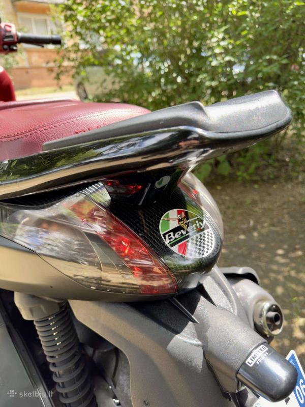 Balts Piaggio Beverly 2016 Kauņa, ar dzinēja tilpumu 0.13 L un nobraukumu 23 tūkst. km par 1950 €, foto 3 vietnē AUTOMOTO.COM.LV