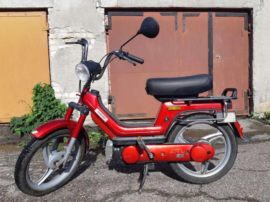 Red Piaggio Ciao 1998 in Panevezys, with an engine capacity of 49.00 L and mileage of 1000 thousand km for 1250 €, photo 1 on AUTOMOTO.COM.LV