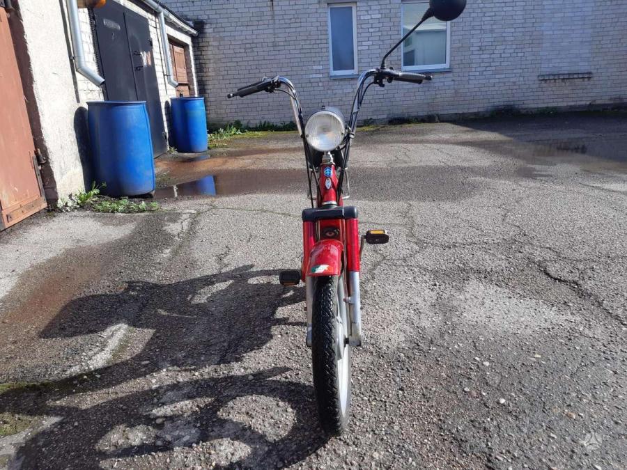 Red Piaggio Ciao 1998 in Panevezys, with an engine capacity of 49.00 L and mileage of 1000 thousand km for 1250 €, photo 3 on AUTOMOTO.COM.LV