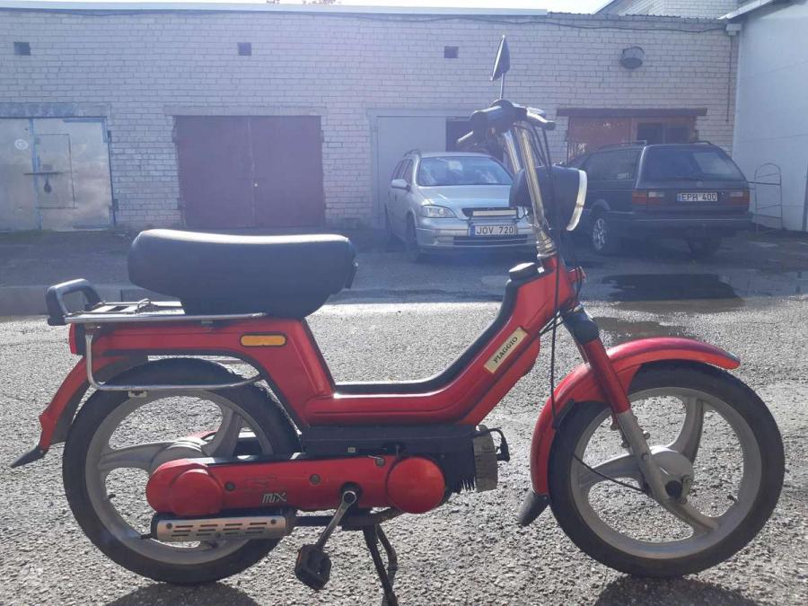 Red Piaggio Ciao 1998 in Panevezys, with an engine capacity of 49.00 L and mileage of 1000 thousand km for 1250 €, photo 5 on AUTOMOTO.COM.LV