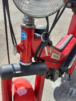 Red Piaggio Ciao 1998 in Panevezys, with an engine capacity of 49.00 L and mileage of 500 thousand km for 1250 €, photo 4 on AUTOMOTO.COM.LV