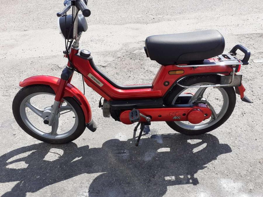 Red Piaggio Ciao 1998 in Panevezys, with an engine capacity of 49.00 L and mileage of 500 thousand km for 1250 €, photo 5 on AUTOMOTO.COM.LV