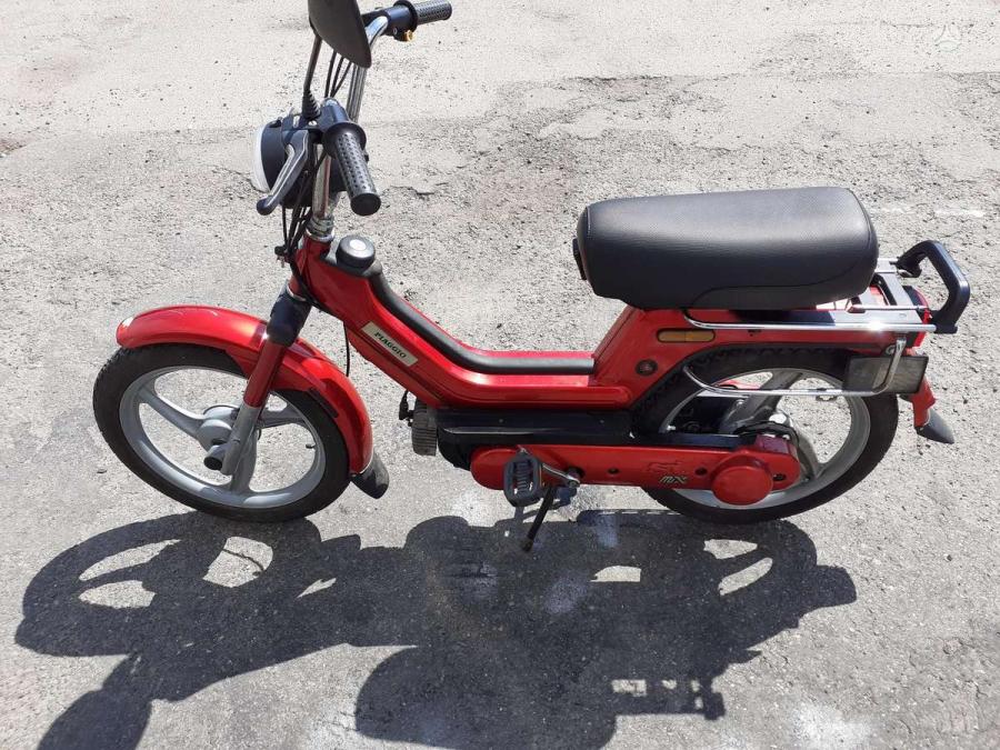 Red Piaggio Ciao 1998 in Panevezys, with an engine capacity of 49.00 L and mileage of 500 thousand km for 1250 €, photo 6 on AUTOMOTO.COM.LV