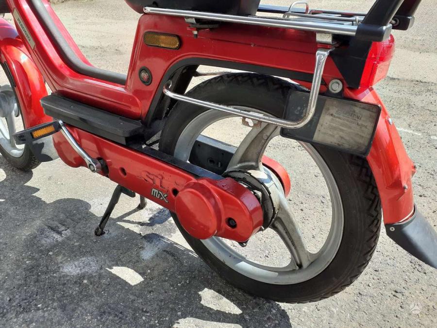 Red Piaggio Ciao 1998 in Panevezys, with an engine capacity of 49.00 L and mileage of 500 thousand km for 1250 €, photo 9 on AUTOMOTO.COM.LV