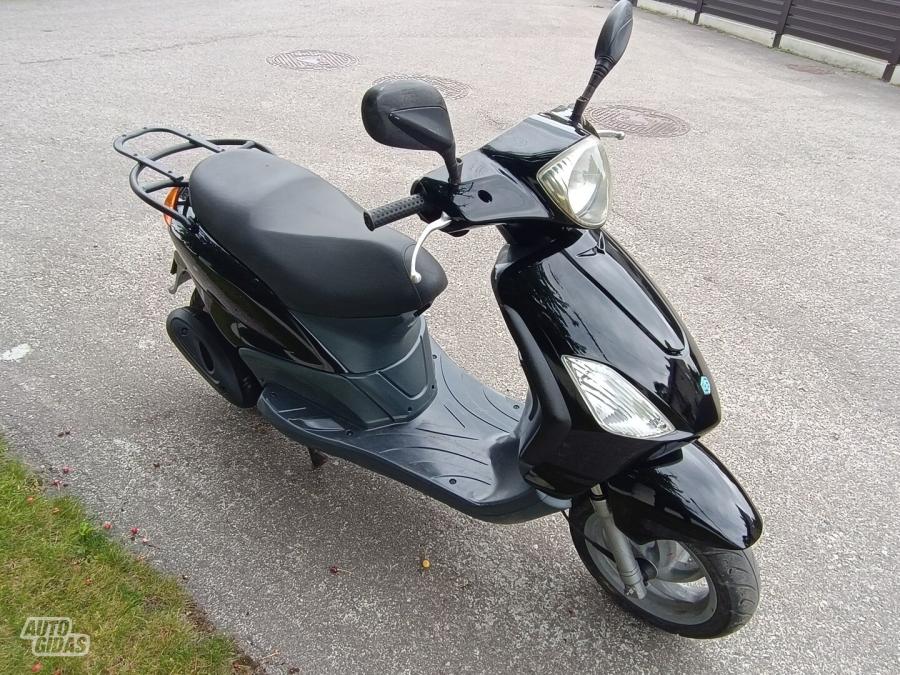 Black Piaggio Fly 2007 in Kaunas, with an engine capacity of 0.05 L and mileage of 0 thousand km for 670 €, photo 4 on AUTOMOTO.COM.LV