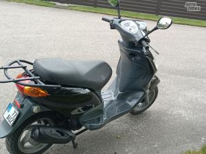 Black Piaggio Fly 2007 in Kaunas, with an engine capacity of 0.05 L and mileage of 0 thousand km for 670 €, photo 5 on AUTOMOTO.COM.LV