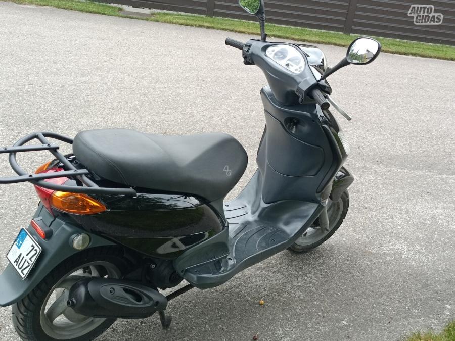 Black Piaggio Fly 2007 in Kaunas, with an engine capacity of 0.05 L and mileage of 0 thousand km for 670 €, photo 5 on AUTOMOTO.COM.LV