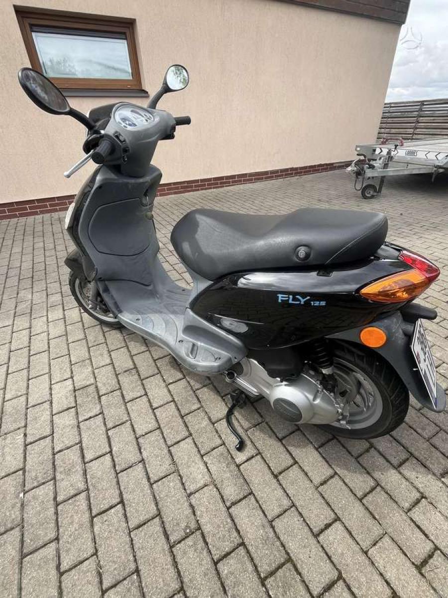 Black Piaggio Fly 2008 in Marijampole, with an engine capacity of 0.12 L and mileage of 6 thousand km for 750 €, photo 5 on AUTOMOTO.COM.LV