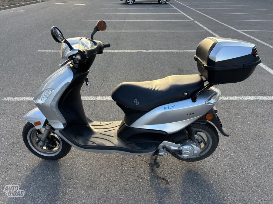 Grey Piaggio Fly 2008 in Kaunas, with an engine capacity of 0.05 L and mileage of 19 thousand km for 850 €, photo 4 on AUTOMOTO.COM.LV