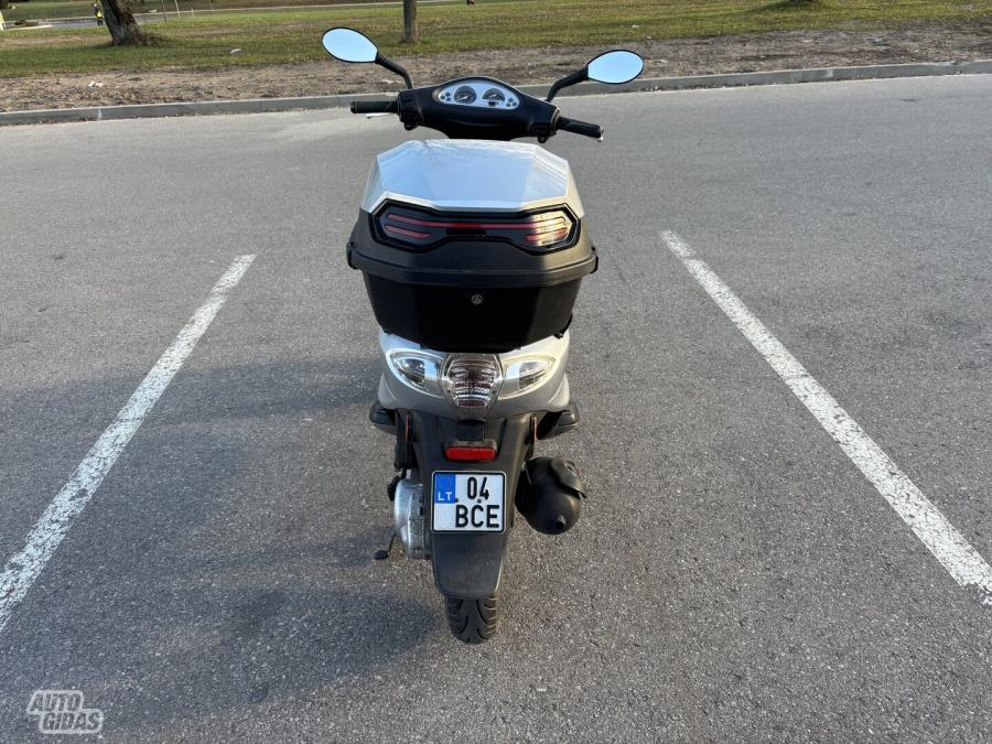 Grey Piaggio Fly 2008 in Kaunas, with an engine capacity of 0.05 L and mileage of 19 thousand km for 850 €, photo 9 on AUTOMOTO.COM.LV