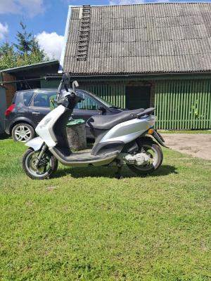 Серый Piaggio Fly 2011 в Вилкавишкис, объемом двигателя 50.00 л и пробегом 12 тыс. км за 550 €, фото 4 на AUTOMOTO.COM.LV