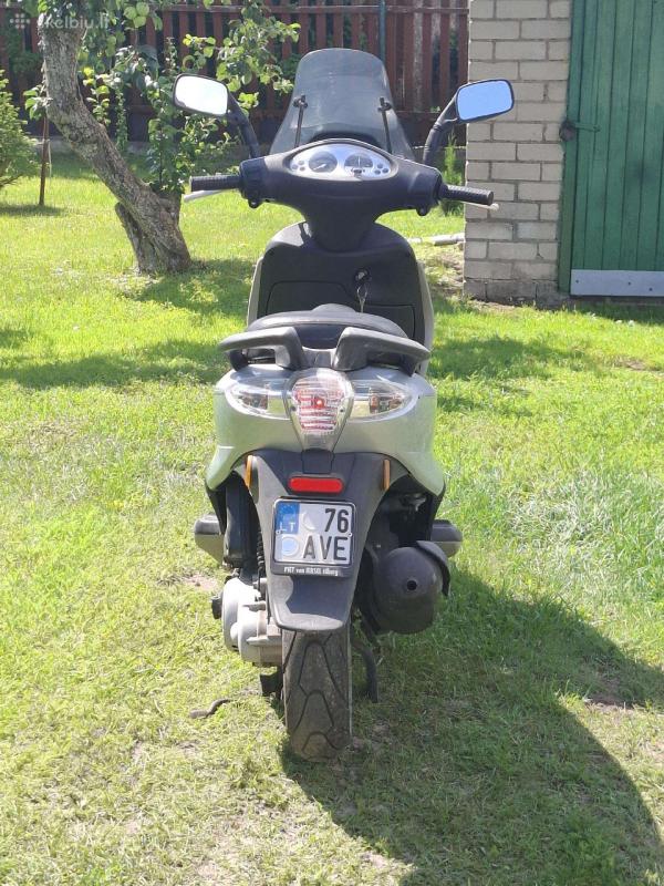 Серый Piaggio Fly 2011 в Вилкавишкис, объемом двигателя 50.00 л и пробегом 12 тыс. км за 550 €, фото 4 на AUTOMOTO.COM.LV
