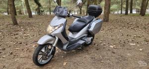 Pelēks Piaggio Liberty 2004 Kauņa, ar dzinēja tilpumu 0.13 L un nobraukumu 21 tūkst. km par 1000 €, foto 2 vietnē AUTOMOTO.COM.LV