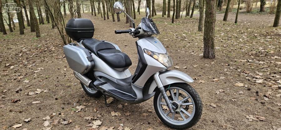 Pelēks Piaggio Liberty 2004 Kauņa, ar dzinēja tilpumu 0.13 L un nobraukumu 21 tūkst. km par 1000 €, foto 3 vietnē AUTOMOTO.COM.LV