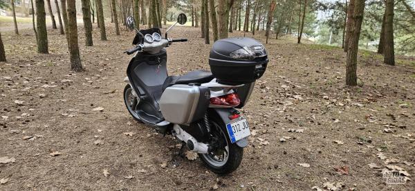 Pelēks Piaggio Liberty 2004 Kauņa, ar dzinēja tilpumu 0.13 L un nobraukumu 21 tūkst. km par 1000 €, foto 5 vietnē AUTOMOTO.COM.LV