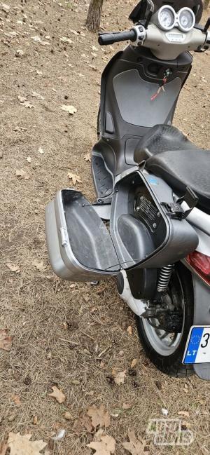 Pelēks Piaggio Liberty 2004 Kauņa, ar dzinēja tilpumu 0.13 L un nobraukumu 21 tūkst. km par 1000 €, foto 7 vietnē AUTOMOTO.COM.LV