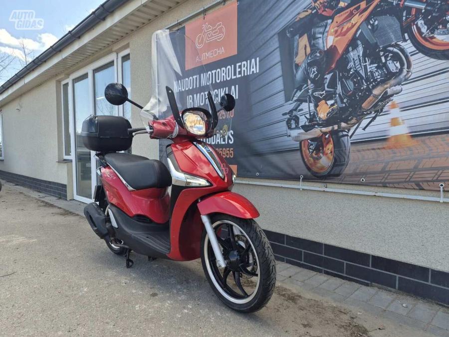 Red Piaggio Liberty 2016 in Panevezys, with an engine capacity of 0.13 L and mileage of 21 thousand km for 1450 €, photo 1 on AUTOMOTO.COM.LV