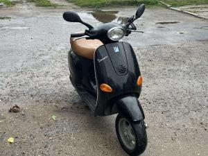 Melns Piaggio MP3 2005 Kauņa, ar dzinēja tilpumu 50.00 L un nobraukumu 15 tūkst. km par 700 €, foto  vietnē AUTOMOTO.COM.LV