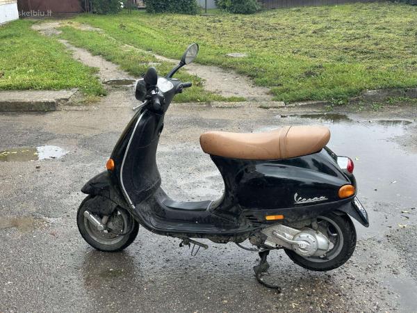 Melns Piaggio MP3 2005 Kauņa, ar dzinēja tilpumu 50.00 L un nobraukumu 15 tūkst. km par 700 €, foto 3 vietnē AUTOMOTO.COM.LV