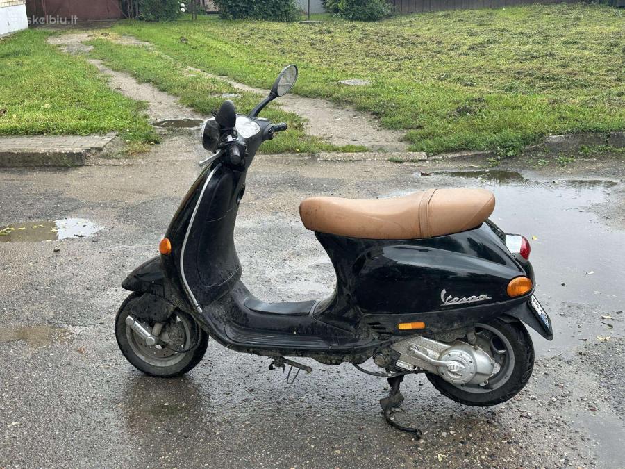 Melns Piaggio MP3 2005 Kauņa, ar dzinēja tilpumu 50.00 L un nobraukumu 15 tūkst. km par 700 €, foto 4 vietnē AUTOMOTO.COM.LV