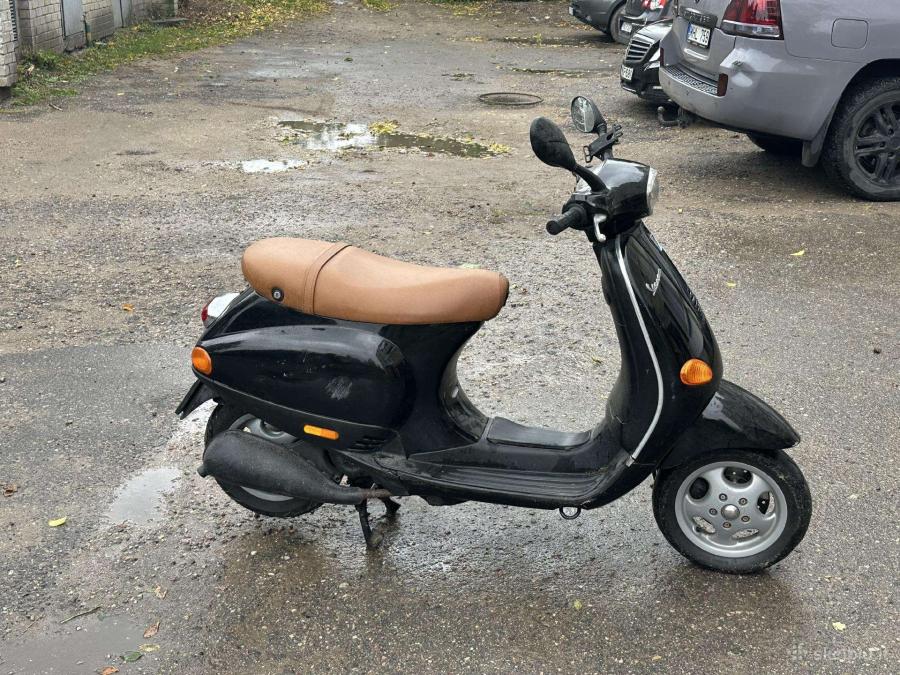 Melns Piaggio MP3 2005 Kauņa, ar dzinēja tilpumu 50.00 L un nobraukumu 15 tūkst. km par 700 €, foto 5 vietnē AUTOMOTO.COM.LV