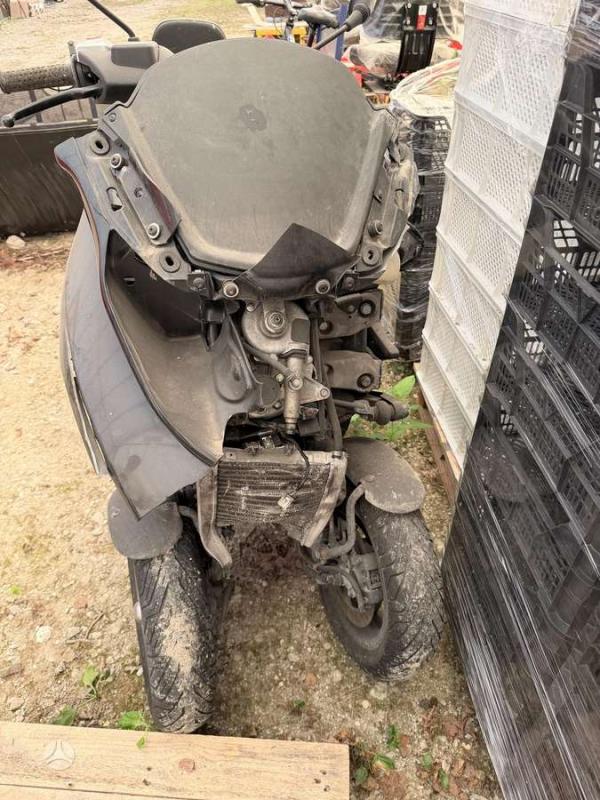 Melns Piaggio MP3 2007 Panevēža, ar dzinēja tilpumu 0.13 L un nobraukumu 18 tūkst. km par 490 €, foto 2 vietnē AUTOMOTO.COM.LV