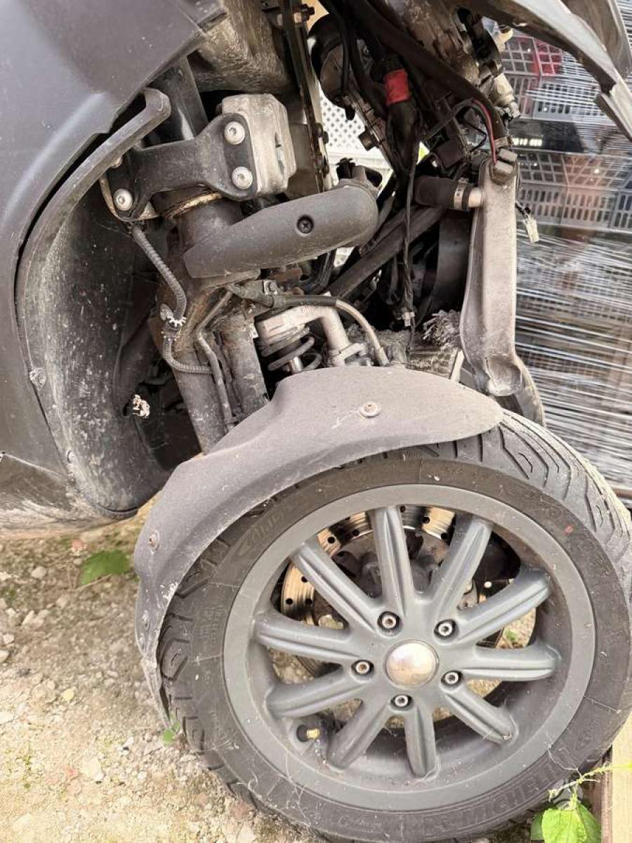 Melns Piaggio MP3 2007 Panevēža, ar dzinēja tilpumu 0.13 L un nobraukumu 18 tūkst. km par 490 €, foto 7 vietnē AUTOMOTO.COM.LV